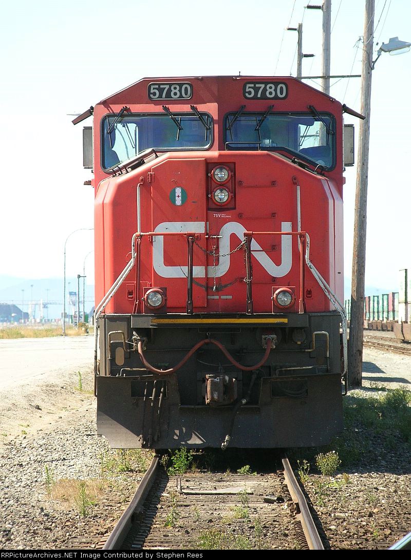 CN 5780 Head on